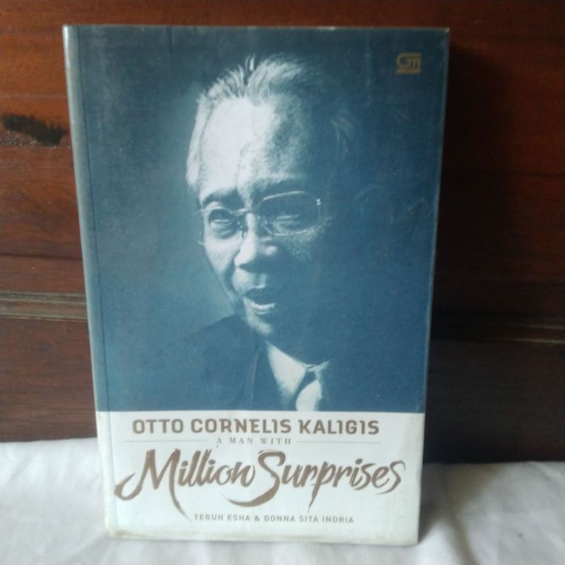 Jual OTTO CORNELIS KALIGIS A MAN WITH MILLION SURPRISES oleh TEGUH ESHA ...