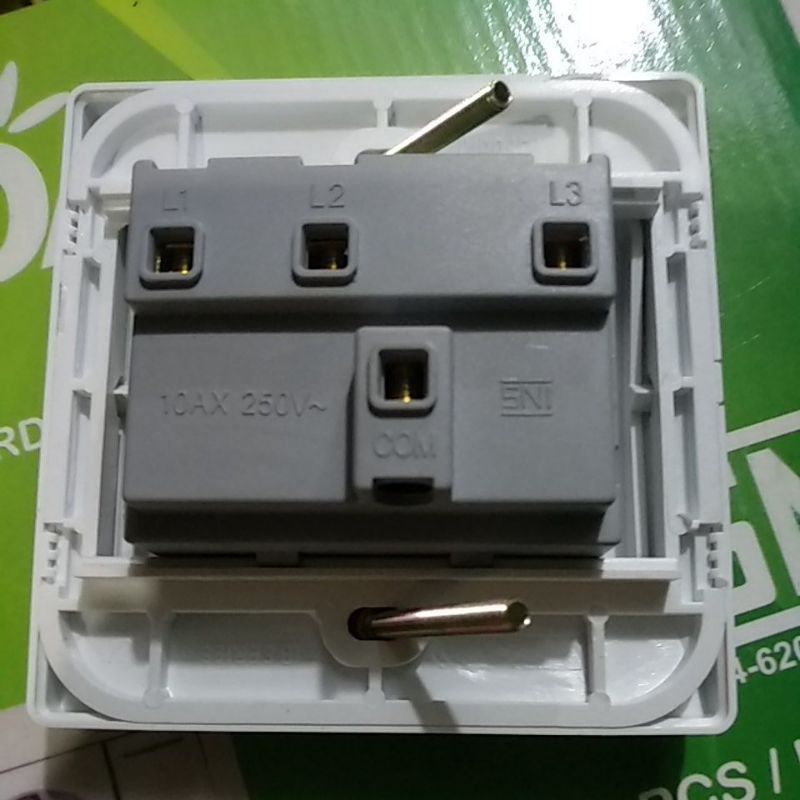 Jual SAKLAR STOP KONTAK TRIPLE TOFUDA WIDE MODEL RADIUM | Shopee Indonesia