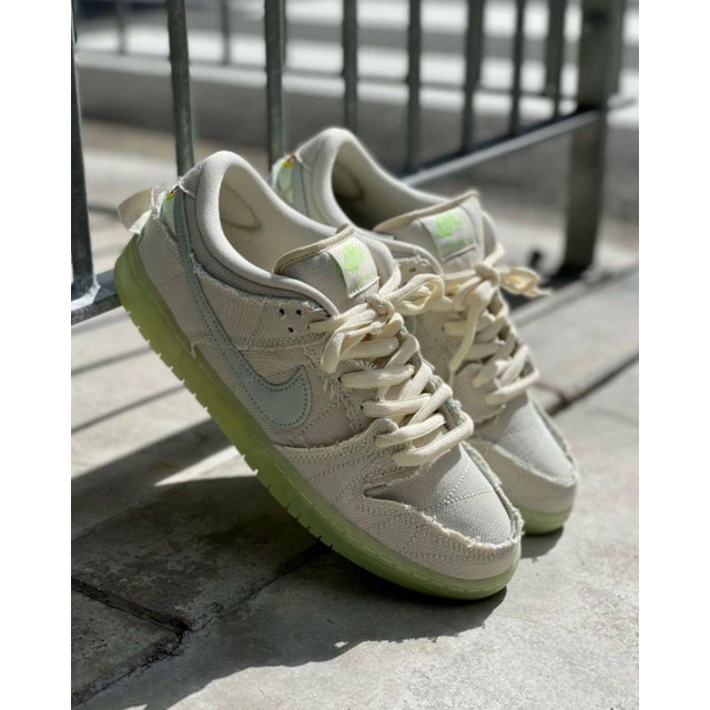Jual NIKE SB DUNK LOW MOMY - BEST MODEL SNEAKERS 2022 KREN ABIS BOS ...