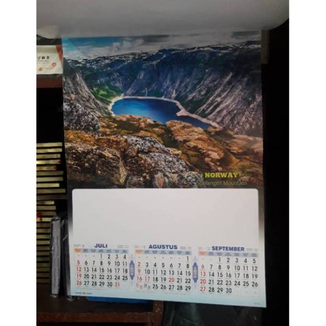 Jual Kalender dinding Triwulan pemandangan alam Th 2020 | Shopee Indonesia