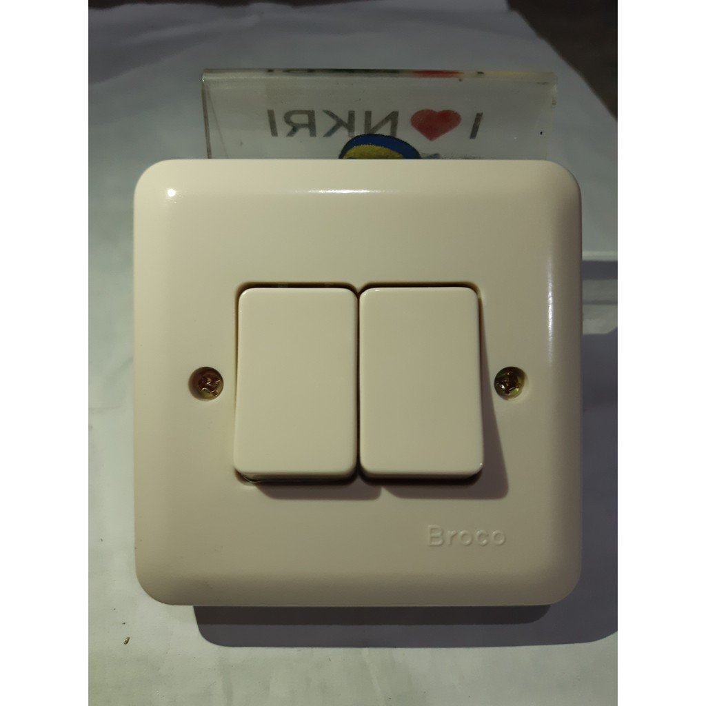 Jual Double Switch Broco Putih,Saklar Tanam Broco isi 2 Putih | Shopee ...