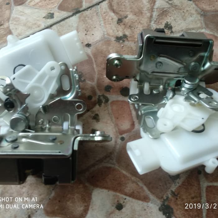 Jual Door Lock Bagasi Toyota Avanza Type Veloz Original | Shopee Indonesia
