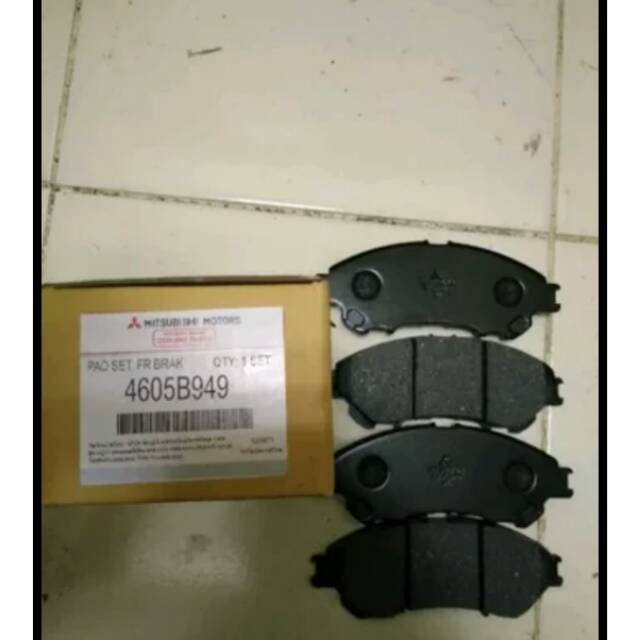 Jual Brake pad atau kampas rem depan Mitsubishi xpander original 1set | Shopee Indonesia
