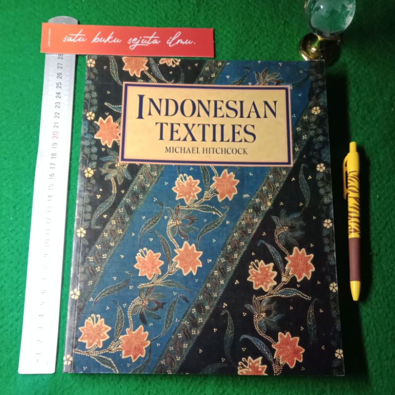 Jual Buku impor original Indonesian Textiles by Michael Hitchcock ...