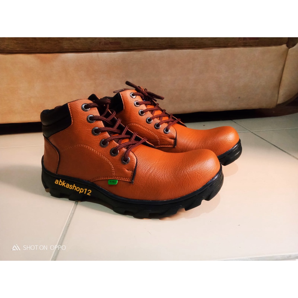 Jual sepatu safety sepatu kerja bot dilengkapi besi diujungnya | Shopee ...