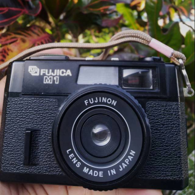 Jual Fujica m1 black original kamera analog film 35mm kancingan backdoor aman | Shopee Indonesia