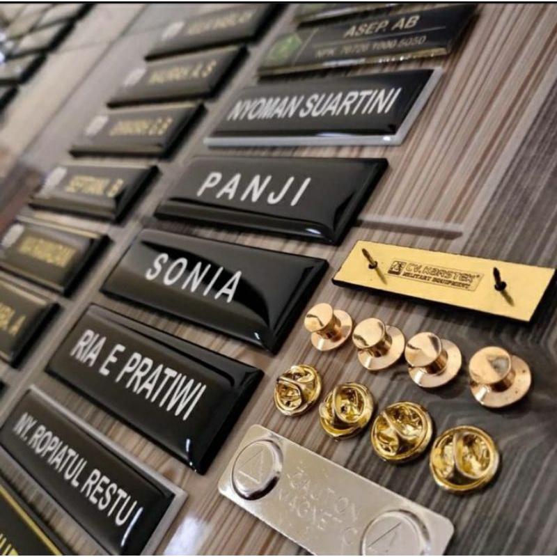 Jual Papan Nama/Name Tag/Nama Dada Peniti Magnet Kuningan Akrilik ...