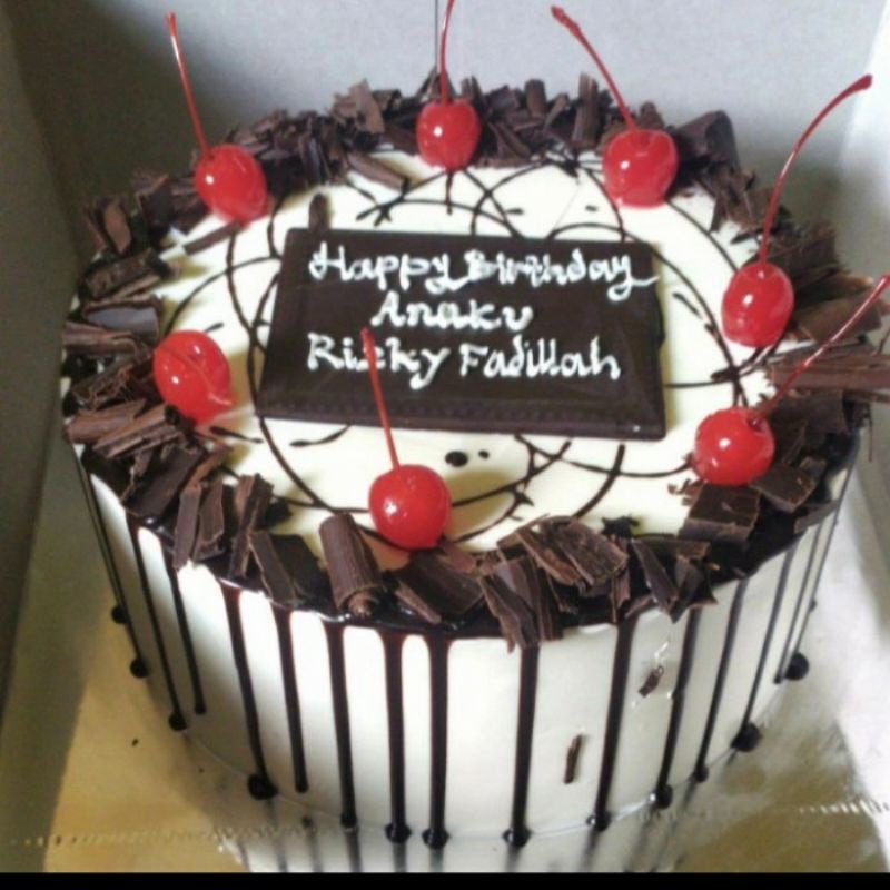 Jual blackforest / cake ultah classic | Shopee Indonesia