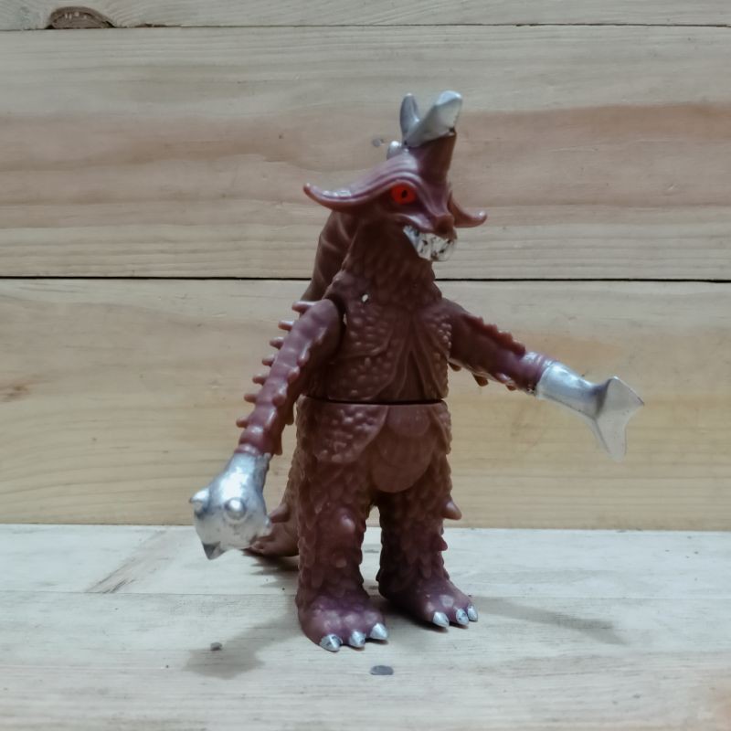 Jual figure kw ultra monster barabas seri ultraman ace taro ginga z ...