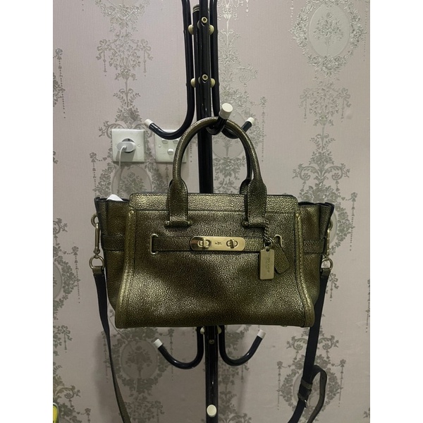 Jual coach swagger prelove | Shopee Indonesia