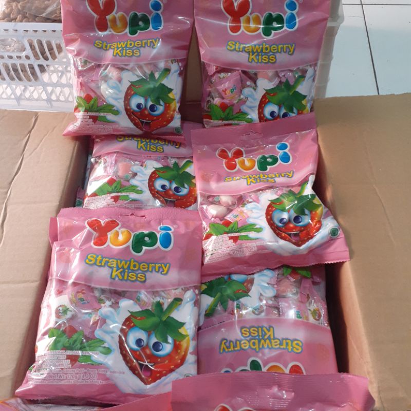 Jual PERMEN YUPI KISS STRAWBERRY 120GRAM CEMILAN SNACK KILOAN | Shopee ...