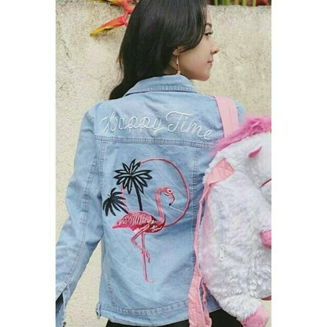 Jual Flamingo Denim Jacket as seen on Ms Anya Geraldine | Shopee Indonesia