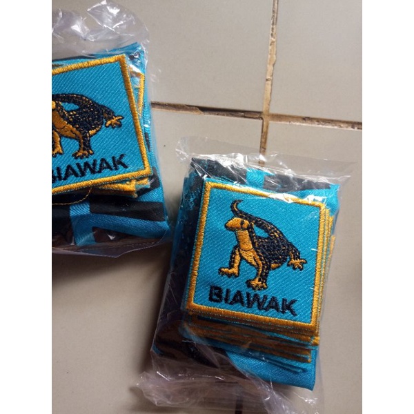 Jual Bet 1 Set Tanda Regu Hewan & Bendera Pramuka Putra Penggalang ...