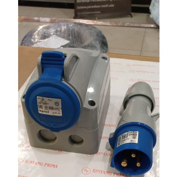 Jual Socket Surface Mounting + Plug 3P / 3 Pin 32A IP44 220V merk ...