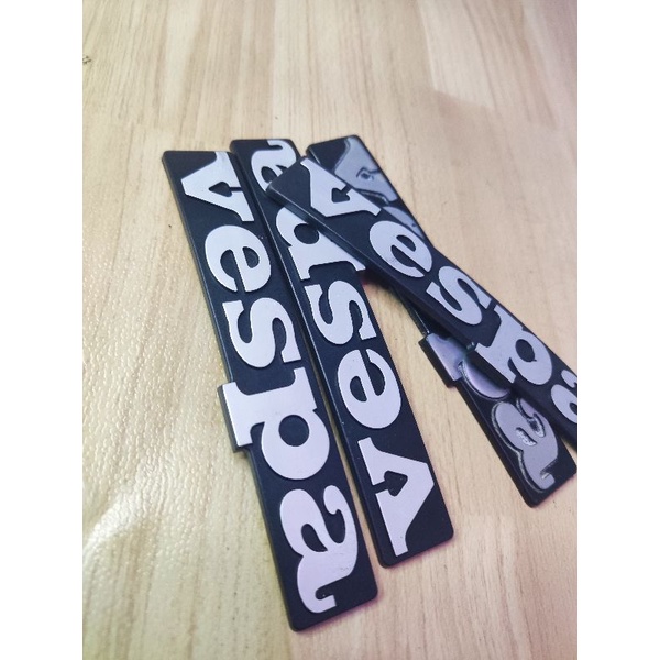 Jual Emblem Vespa balok sayap depan Vespa PX Danmotor | Shopee Indonesia