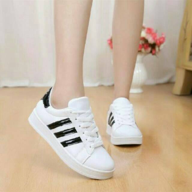 Jual SEPATU KETS ADIDAS REPLIKA PUTIH LIS HITAM | Shopee Indonesia