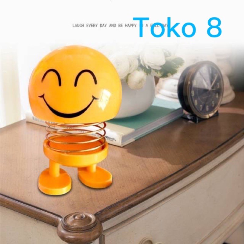 Jual boneka panjang mobil / boneka goyang/ spring doll emoji smile ...