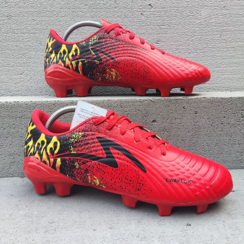 Jual Sepatu Bola Specs Ewaklok Merah terbaru 2022 / Sepatu Bola Pria ... Jual Sepatu Bola Specs Ewaklok Merah terbaru 2022 / Sepatu Bola Pria ...