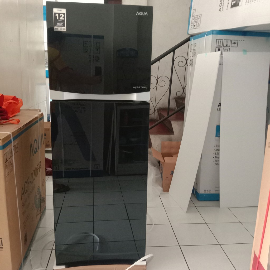 Jual Kulkas 2 Pintu Aqua Inverter 220 Liter AQR-D275R AQRD275R Hitam | Shopee Indonesia
