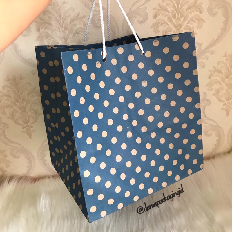 Jual Paperbag Tebal mewah muat kotak kue 22x22cm / box 20x20cm paper ...