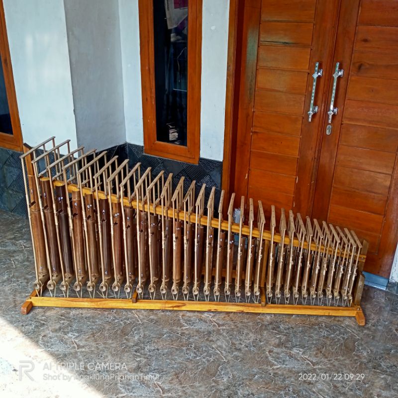 Jual Angklung pengamen 31 nada 3 tabung bambu hitam pake cat plitur ...
