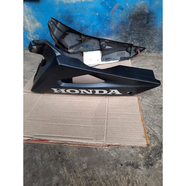 Jual Under cowl spiler bawah Honda Cbr 150 R led hitam dop original copotan | Shopee Indonesia