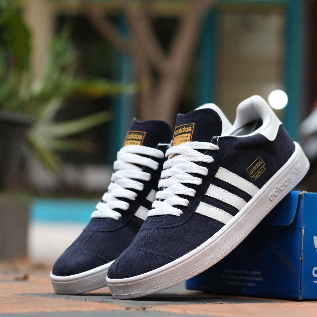 Jual SEPATU SPORT PRIA - SEPATU ORIGINAL PRIA MODEL GAZELLE NAVY STRIP PUTIH PREMIUM QUALITY ...