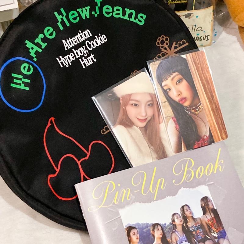 Jual NewJeans Bag Only Black + Pin up book + Hyein + Chaehyun beret ...