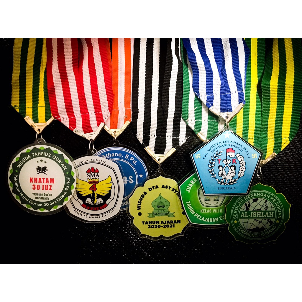 Jual MEDALI MENDALI WISUDA CUSTOM FOTO GAMBAR DAN LOGO BAHAN AKRILIK ...