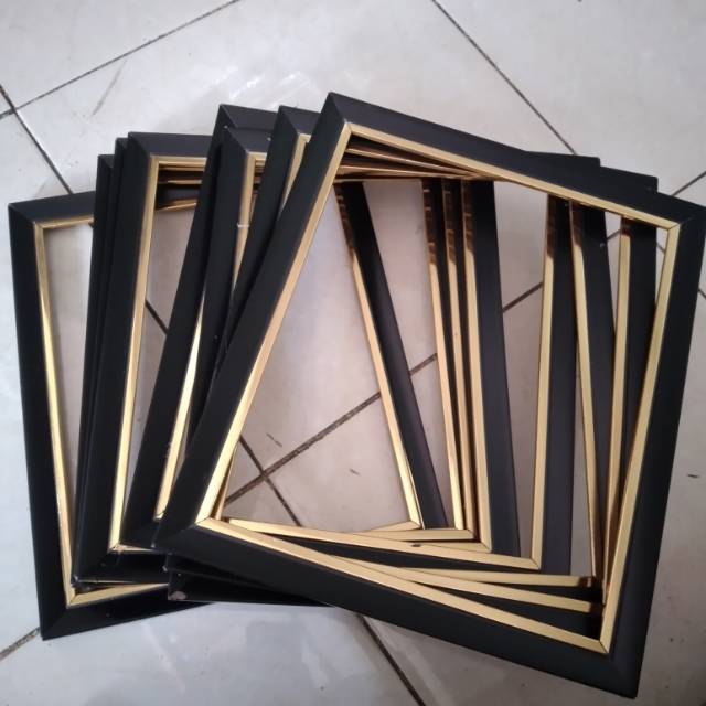 Jual LAGRANGAN HITAM LIST GOLD || BINGKAI PHOTO KOSONGAN | Shopee Indonesia