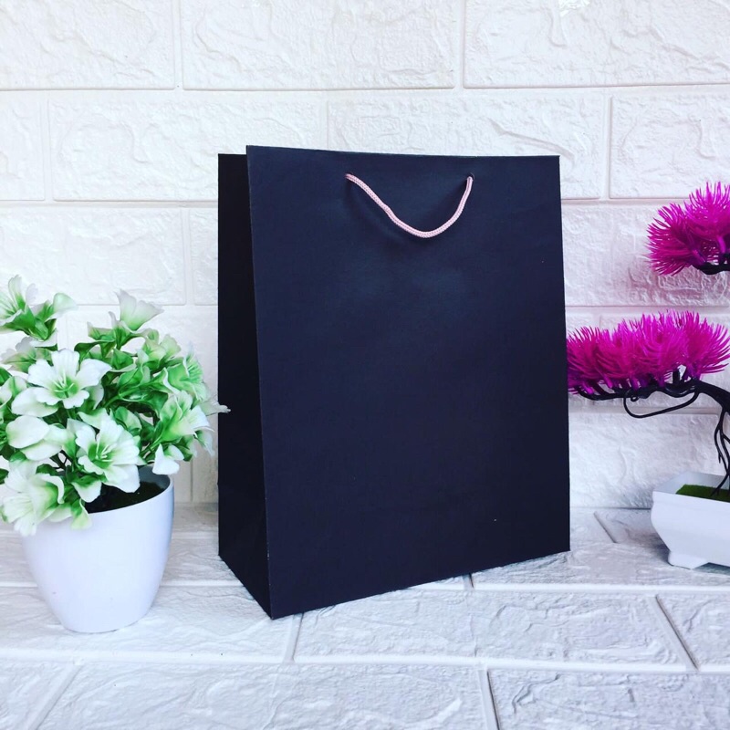 Jual paper bag hitam polos ukuran 20x10x25 | paperbag hitam polos | tas kertas | Shopee Indonesia