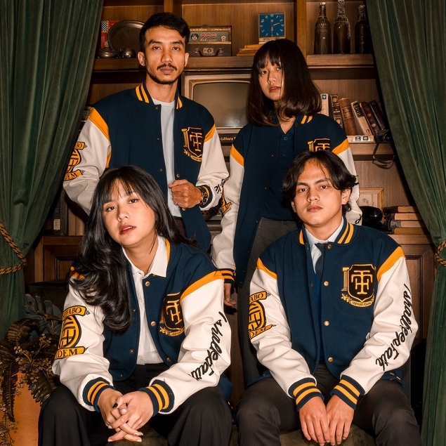 Jual Faith Industries Varsity "The 4 Houses" Servabo Fidem | Shopee ...