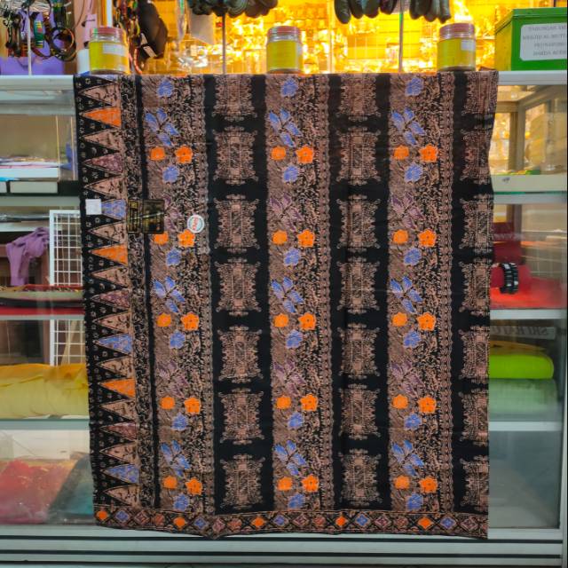 Jual KAIN BATIK SARUNG MOTIF PINTU ACEH | Shopee Indonesia