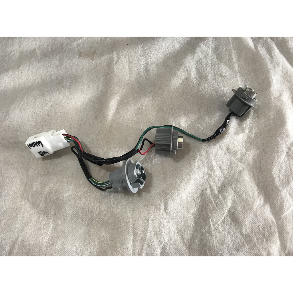 Jual SOKET SOCKET LAMPU REM INNOVA 2010-2012 SOKET LAMPU STOP BELAKANG ...