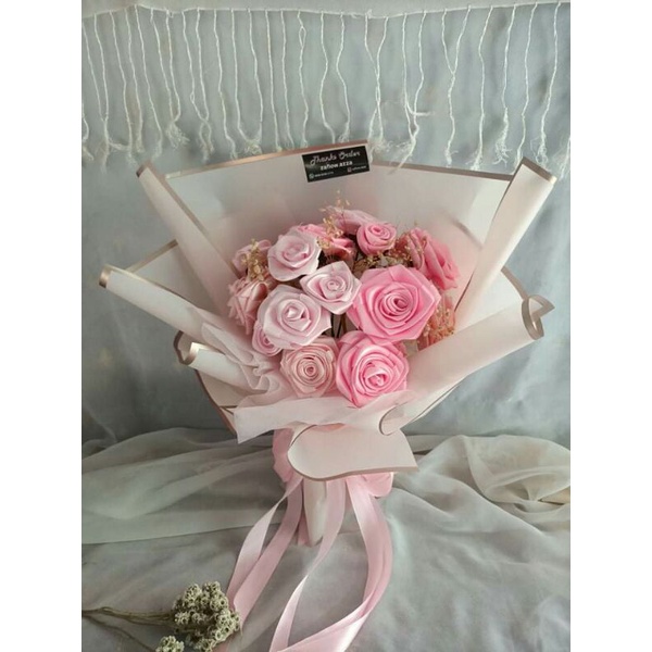 Jual BUKET BUNGA SATIN SOFT PINK | Shopee Indonesia