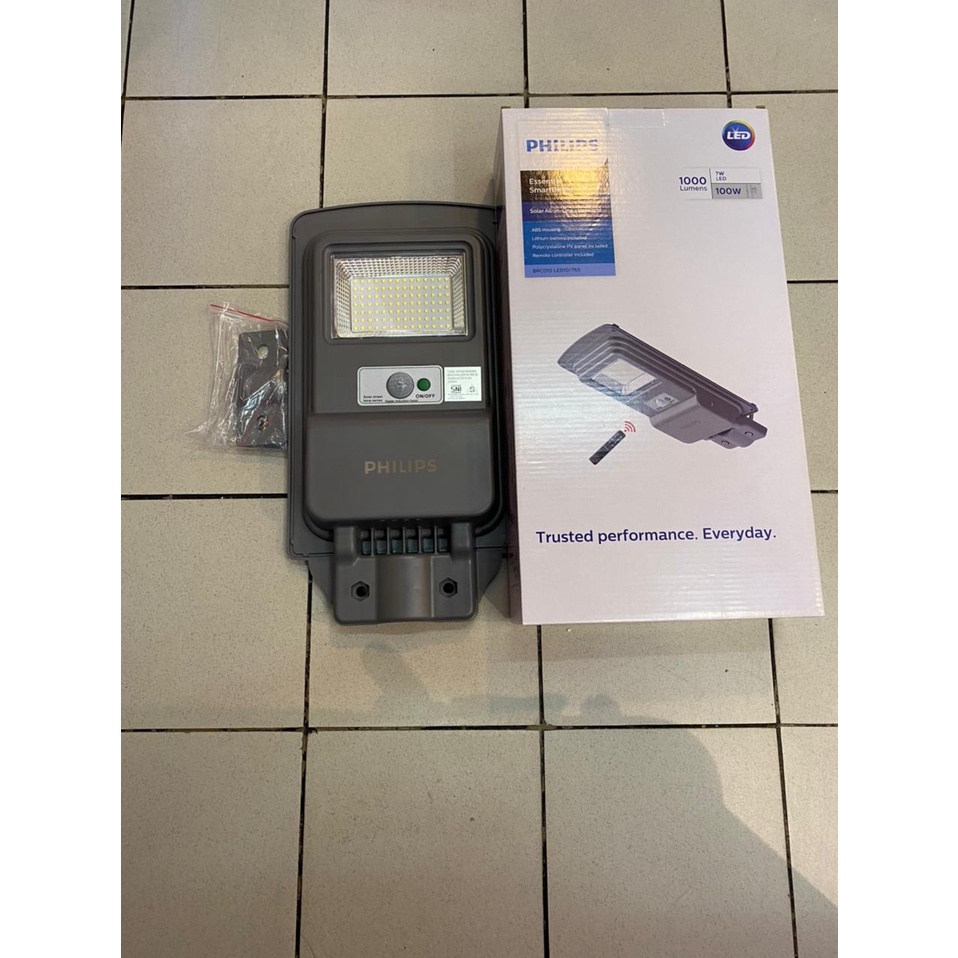 Jual PHILIPS LAMPU JALAN SOLAR BRC010 LED10/765 ID | Shopee Indonesia