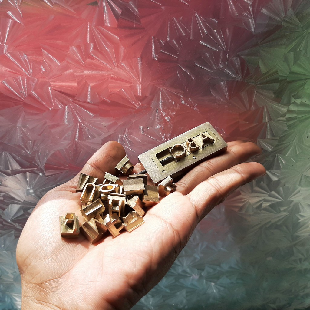 Jual Plat emboss alphabet dan angka custom ukuran model font | Shopee ...