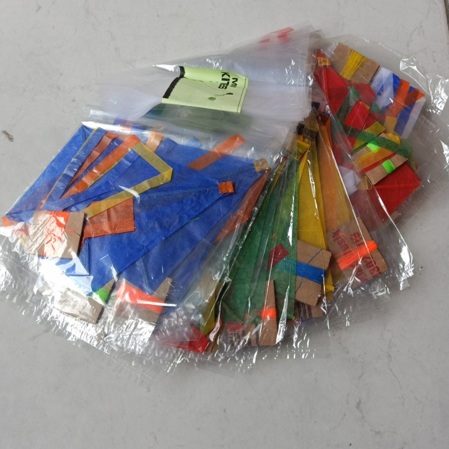 Jual Grosir Layangan Mini isi 25 pcs sudah termasuk benang | Shopee ...