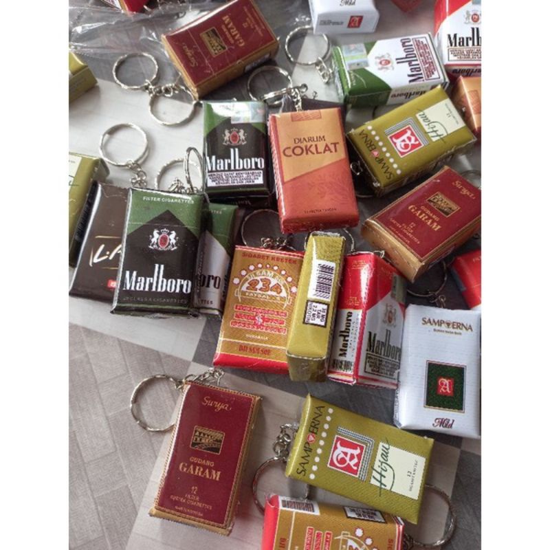Jual isi 100 Gantungan Kunci Miniatur BOX R0k0k roko Souvenir hadiah ...