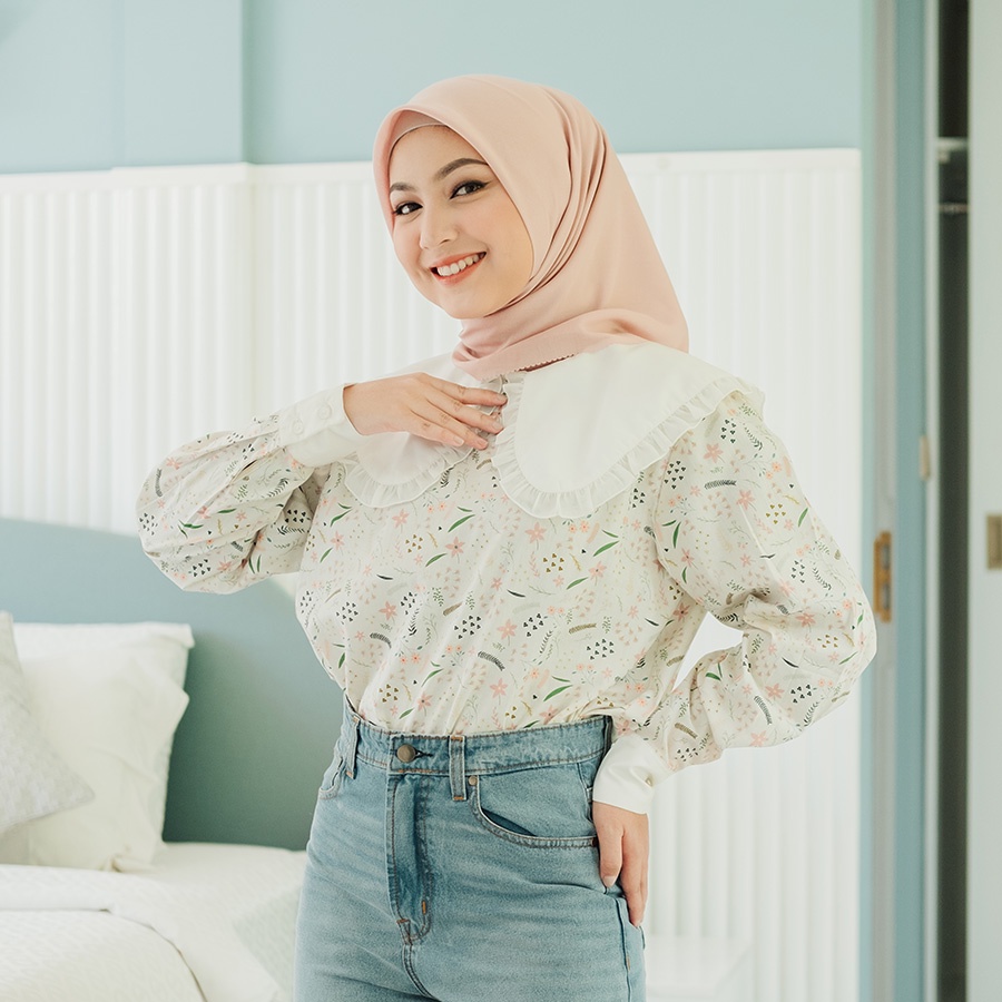 Jual HijabChic Otavia Broken White Tops | Shopee Indonesia