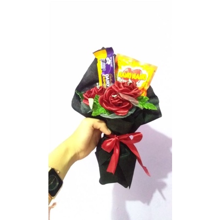 Jual Buket Mini (Snack dan Bunga satin) | Shopee Indonesia