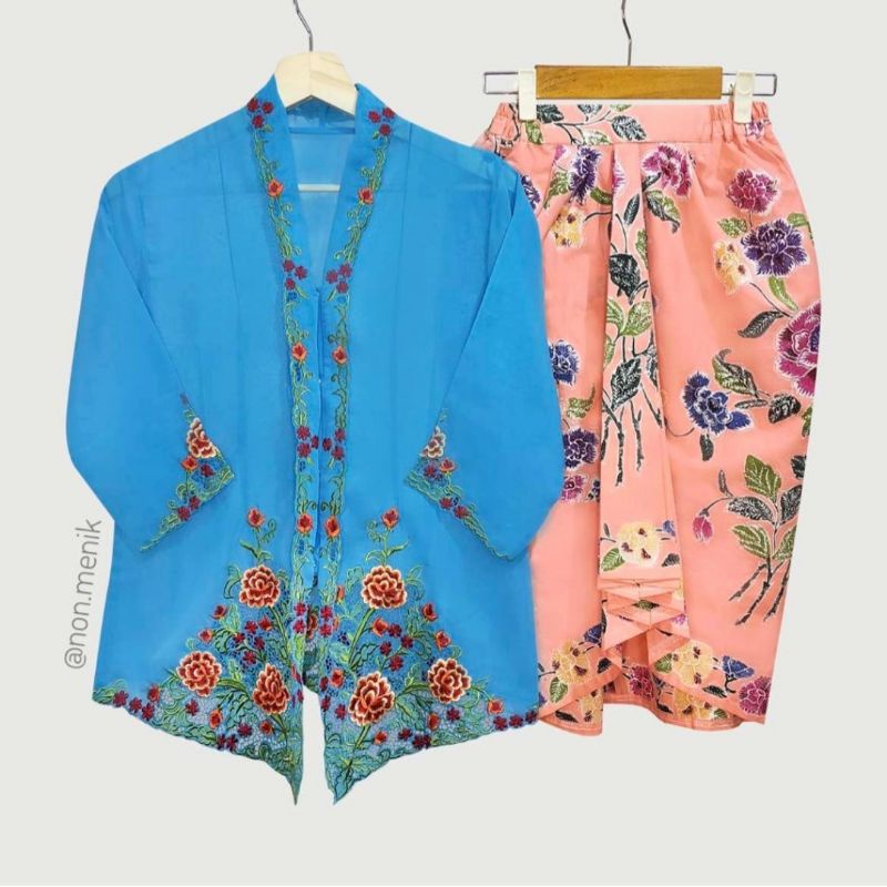 Jual M KEBAYA BIRU DAN ROK ENCIM SALEM | Shopee Indonesia