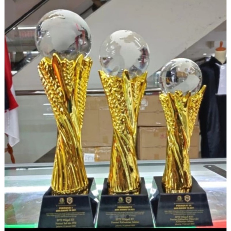 Jual trophy bola dunia kristal peremium set isi 3pcs | Shopee Indonesia