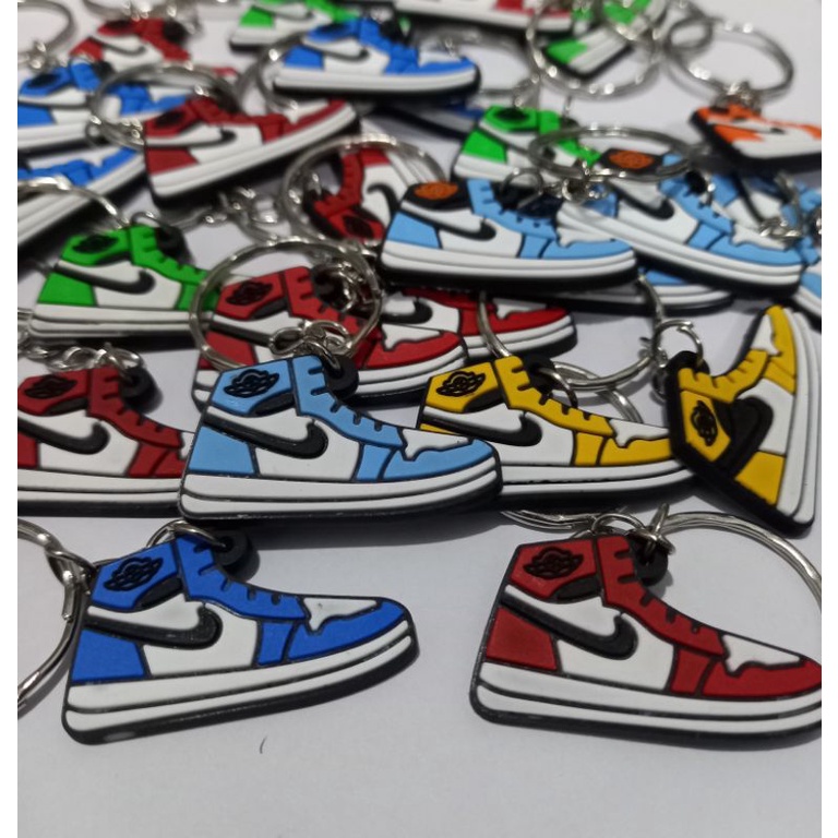 Jual Gantungan kunci miniatur sepatu 2D | Shopee Indonesia