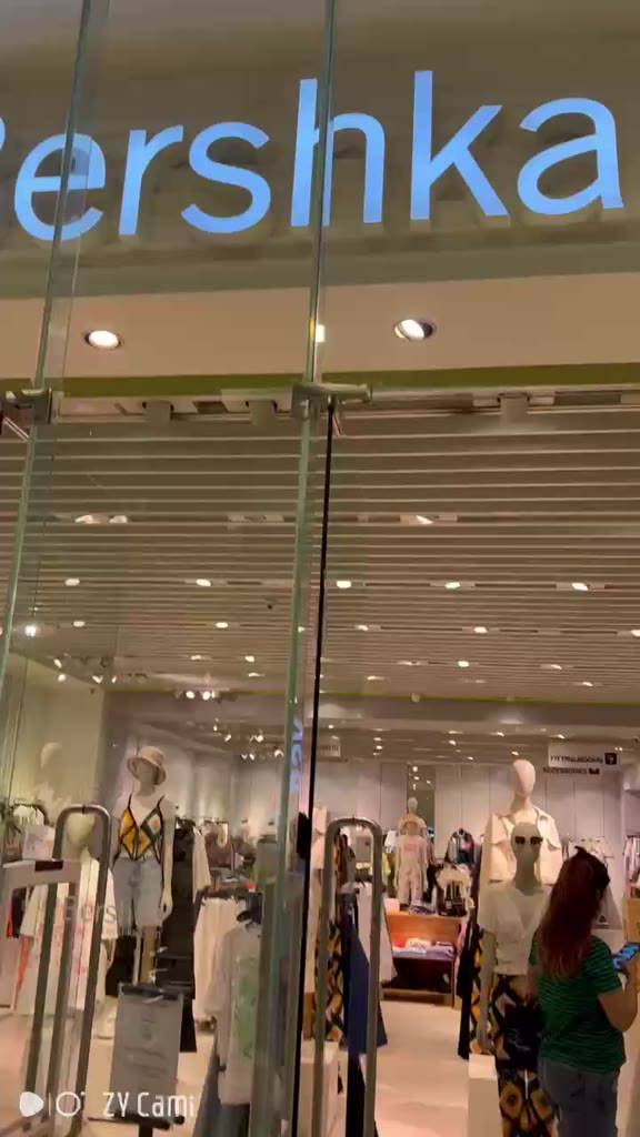 Jual Bershaka High Waist Mom fit jeans 100% original | Shopee Indonesia