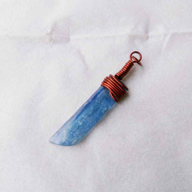 Jual Liontin Kawat Tembaga Natural Blue Kyanite Blade Blue Safir ...
