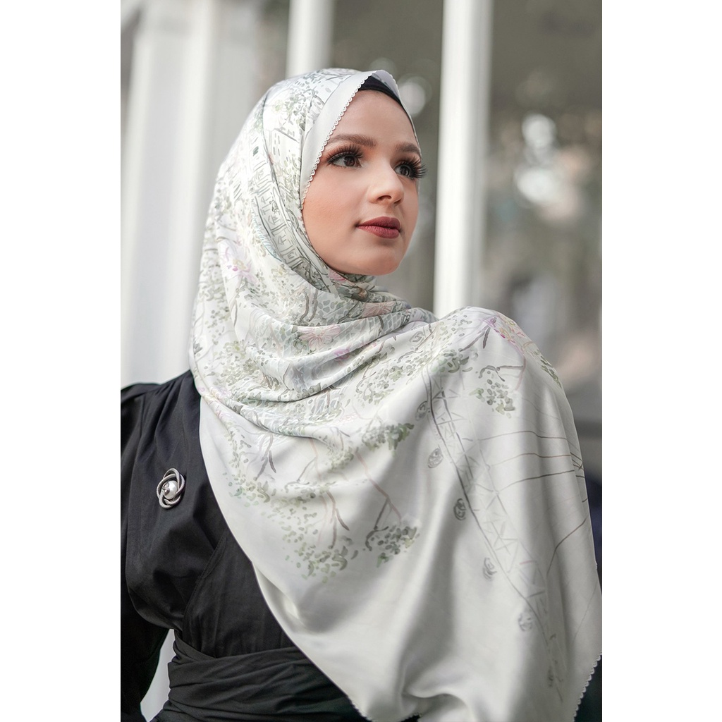 Jual The British Satin Shawl - Ash | Shopee Indonesia