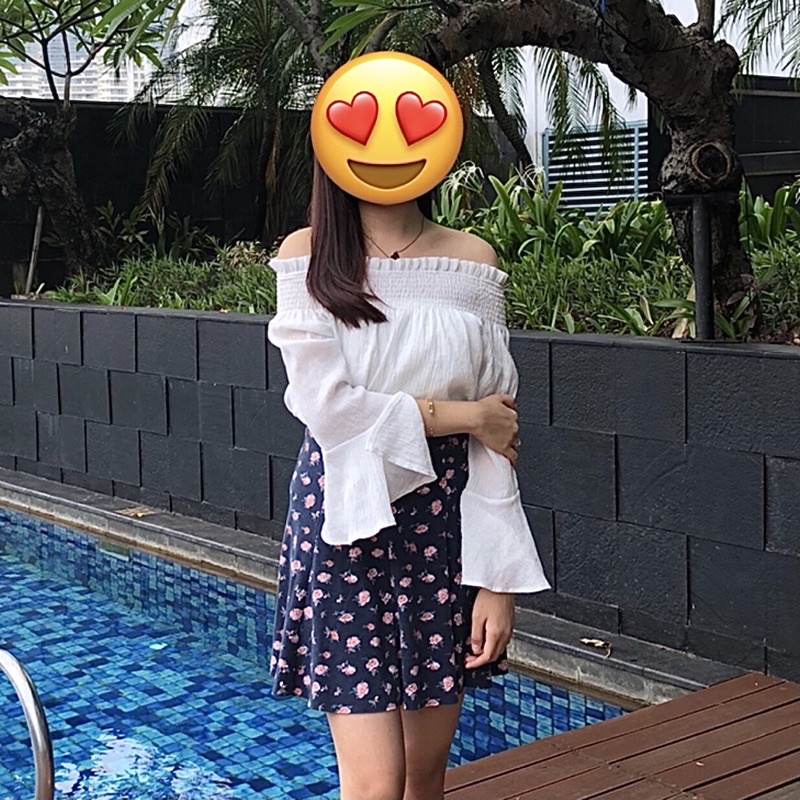 Jual Korean Sabrina Kerut Wanita Putih / Off the Shoulder Korean Style ...