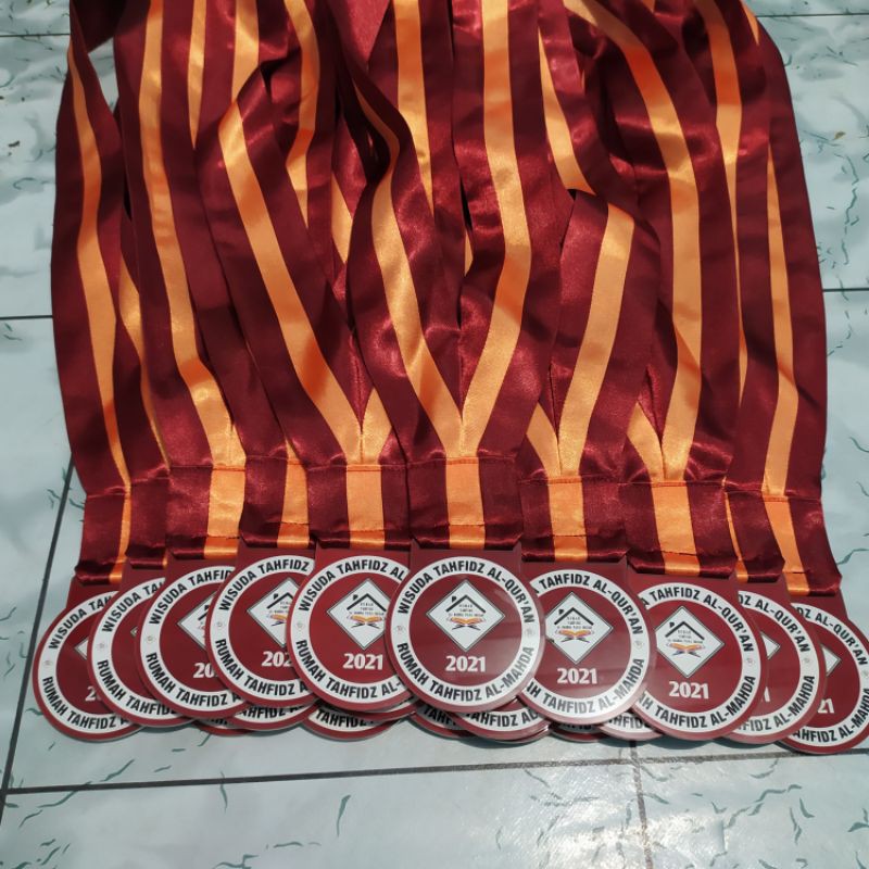 Jual Medali Wisuda Akrilik / Gordon Wisuda/ Mendali Kelulusan / Kalung ...