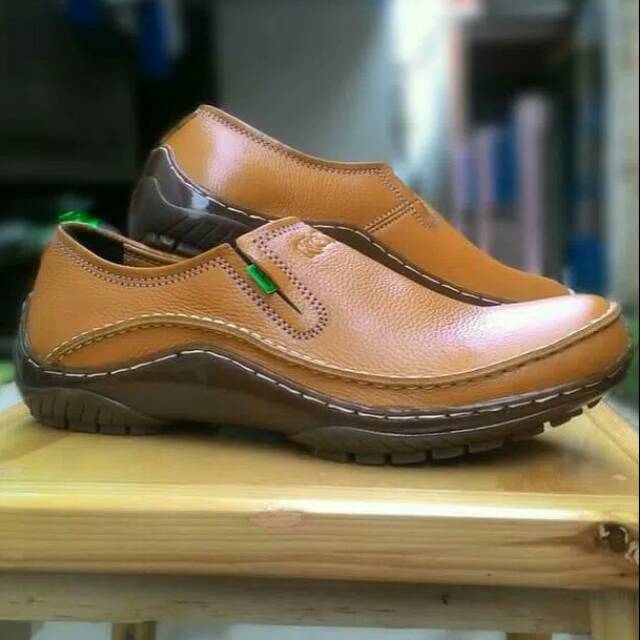 Jual Sepatu Formal Pria Sepatu Kickers Original Slip On Kulit Asli 072 ...